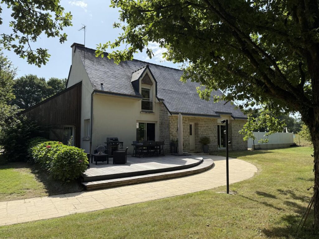 AHIB-1-ID22115-3402 • 4 Bed House with Pool • 3+ Acres • Brittany ...